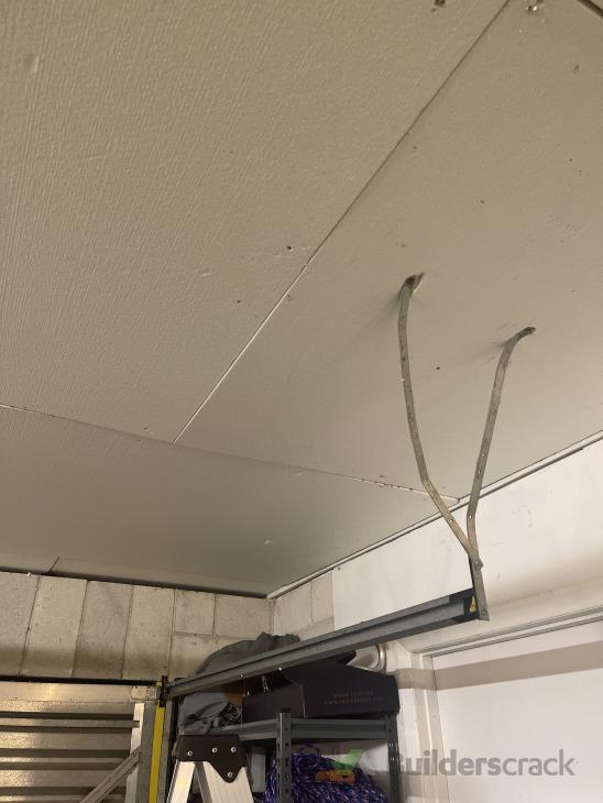Plasterboard ceiling and walls in the garage (#623639) | Builderscrack