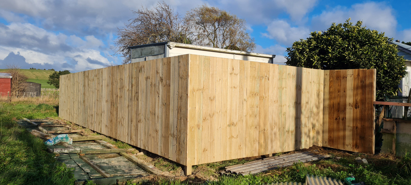 2m high paling fence | Builderscrack