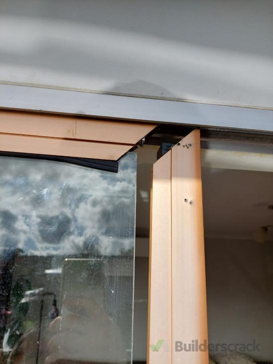 Aluminium ranch slider has separated at a join (#751986) | Builderscrack